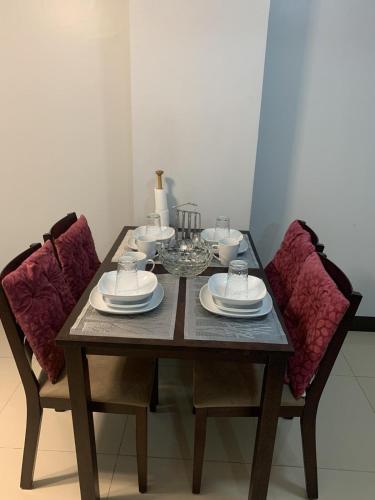 1BR Condo at Montecito Newport City Residential Resort across NAIA and ...