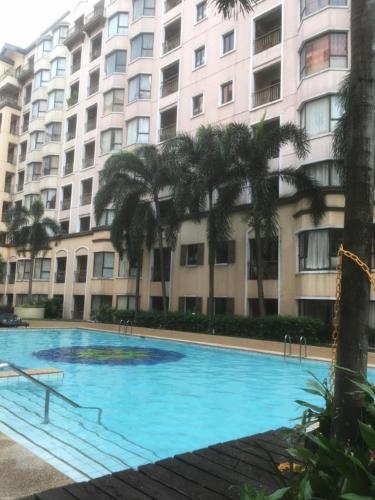 1BR Condo at Montecito Newport City Residential Resort across NAIA and ...
