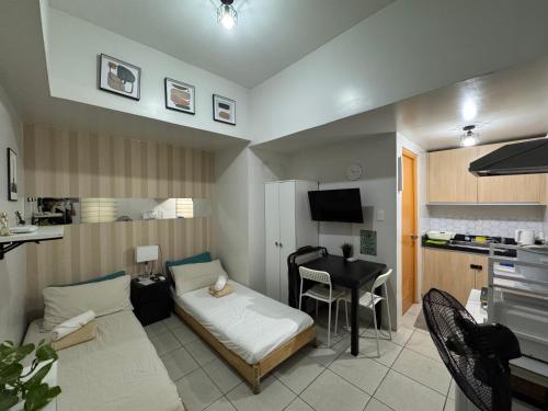 AMA Tower Studio, 8th flr, near DMW and SM Megamall - Manila, the ...